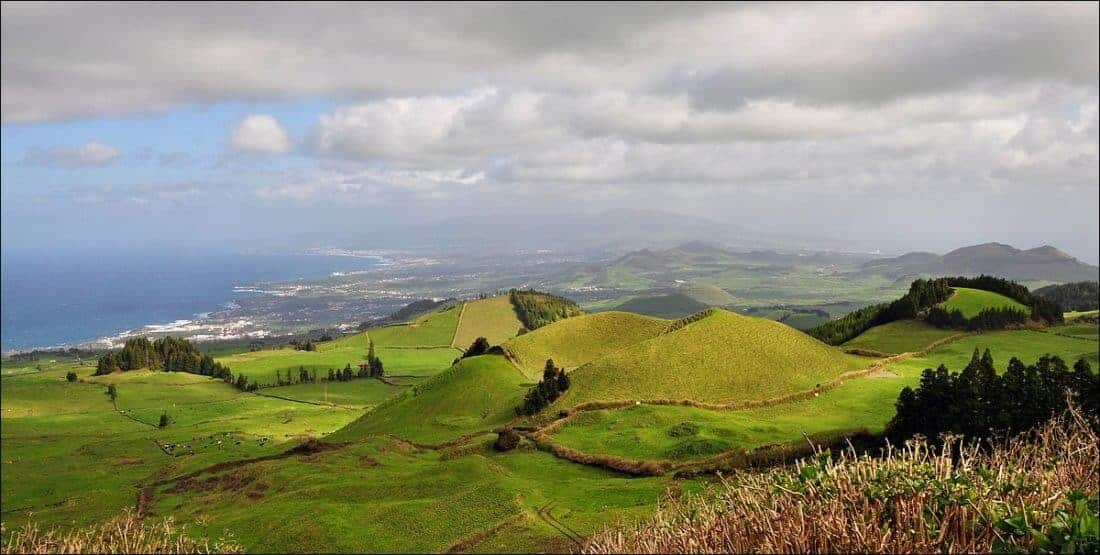 Rejser til Azorerne. Det er 9 øer midt i Atlanterhavet med subtropisk klima